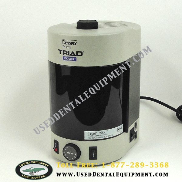 TRIAD 2000 Light Curing Unit Dentsply